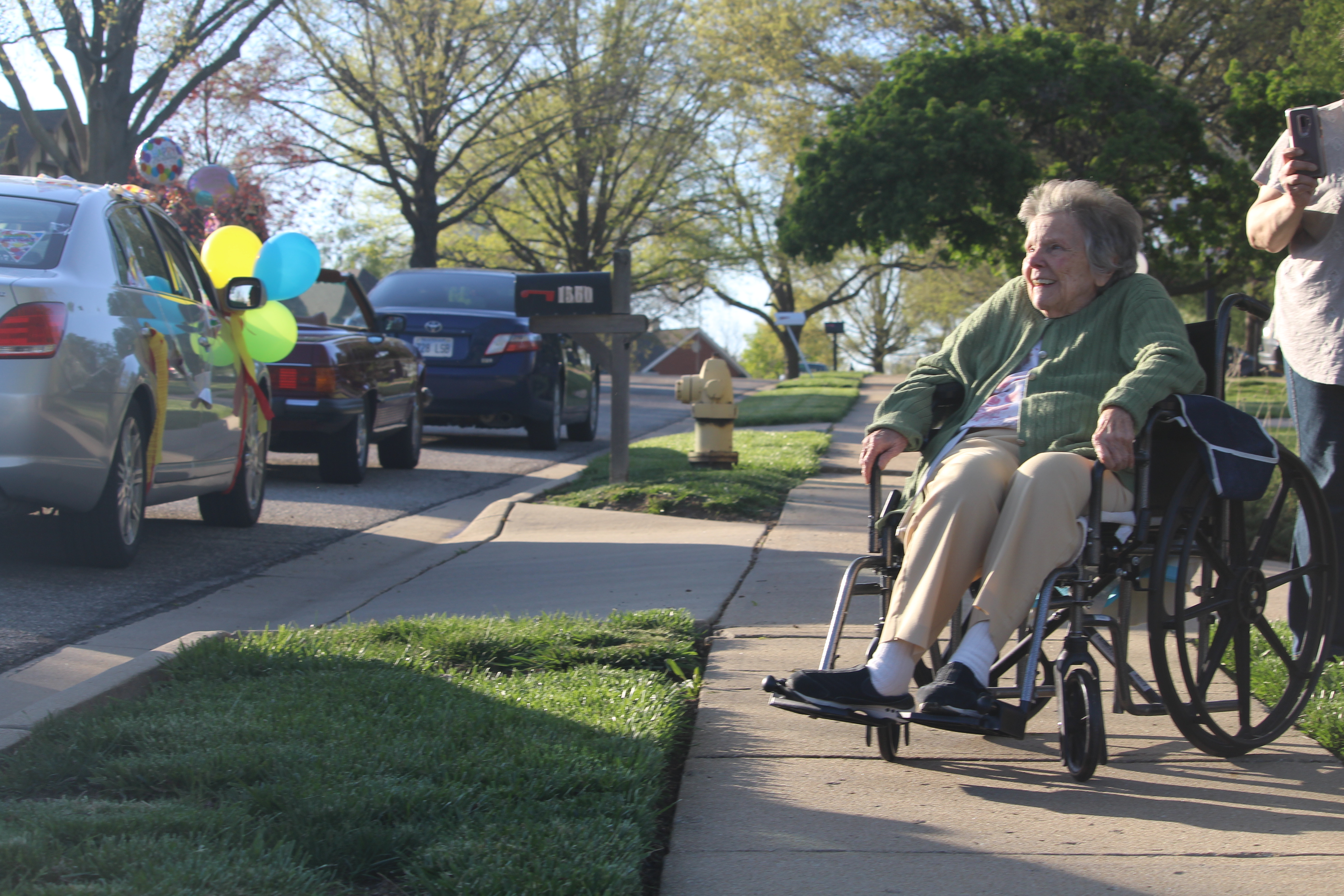 Photo gallery: 91-year-old Lawrence resident gets drive-by birthday ...